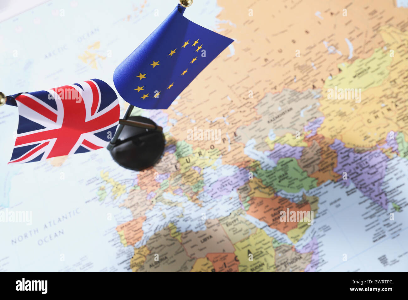 World map with national flags hi-res stock photography and images - Alamy