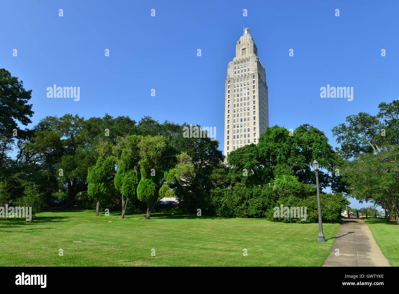 The grounds of the Louisiana state Capital building in Baton Rouge ...