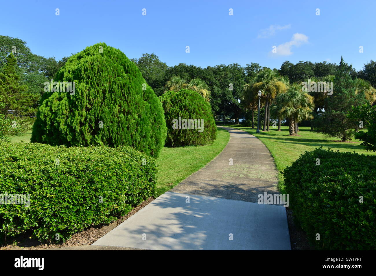 The grounds of the Louisiana state Capital building in Baton Rouge ...