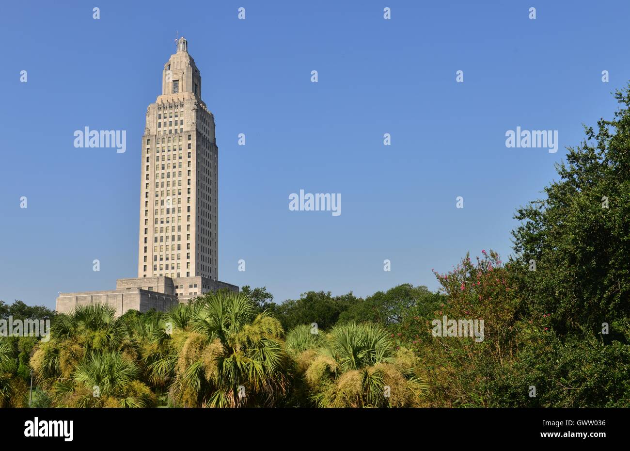 The grounds of the Louisiana state Capital building in Baton Rouge ...