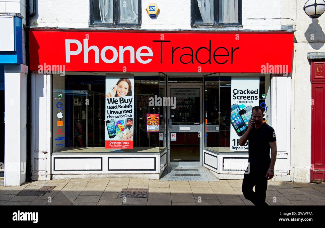 Walking with phones hi-res stock photography and images - Alamy