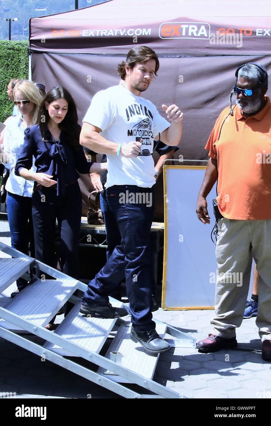 Mark Walhberg visits 'Extra' studios Featuring: Mark Wahlberg Where ...