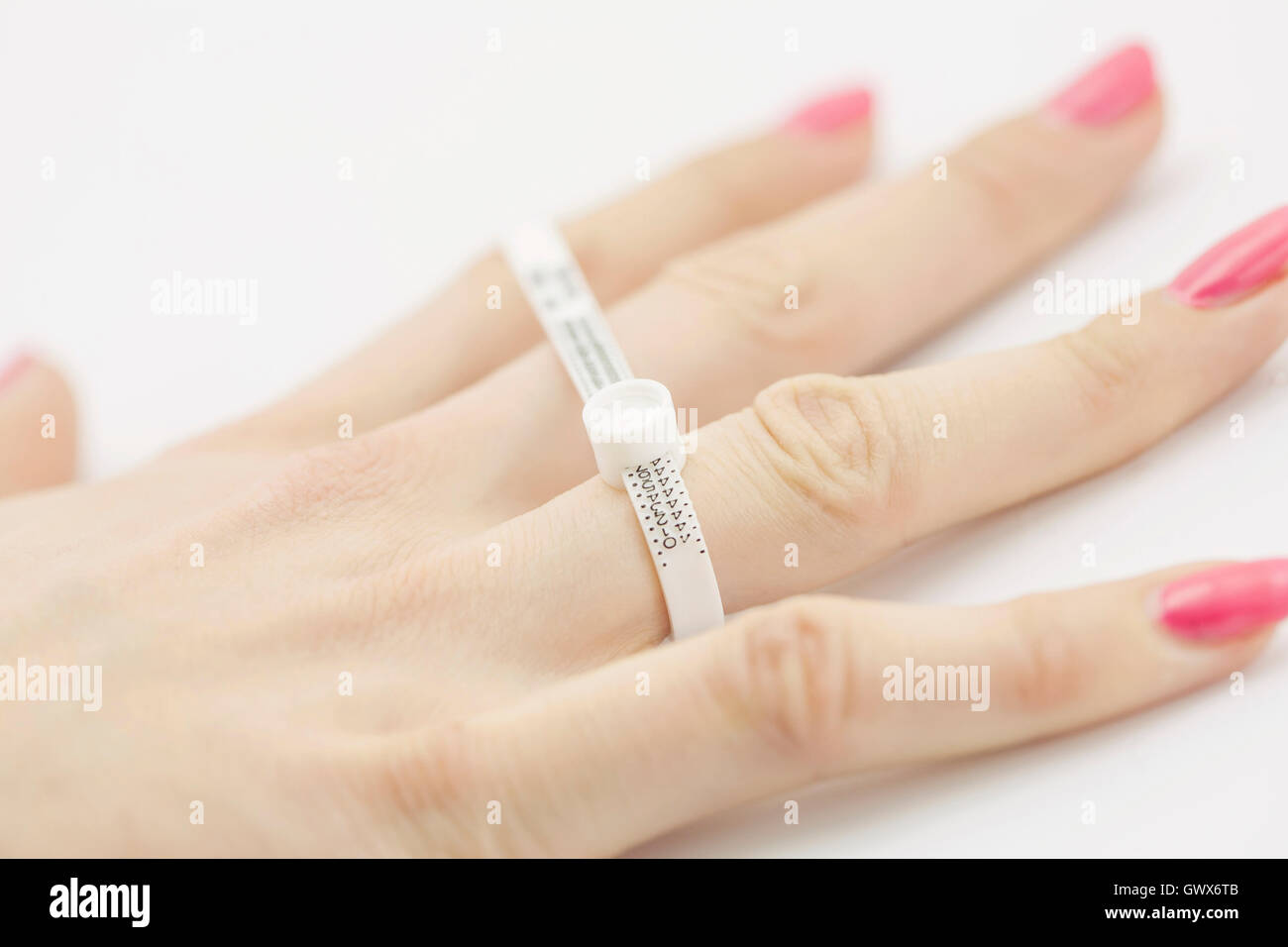 Female hand measuring a finger size Stock Photo - Alamy
