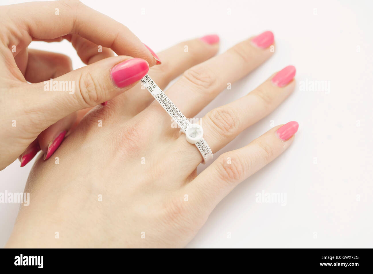 Finger sizing hi-res stock photography and images - Alamy
