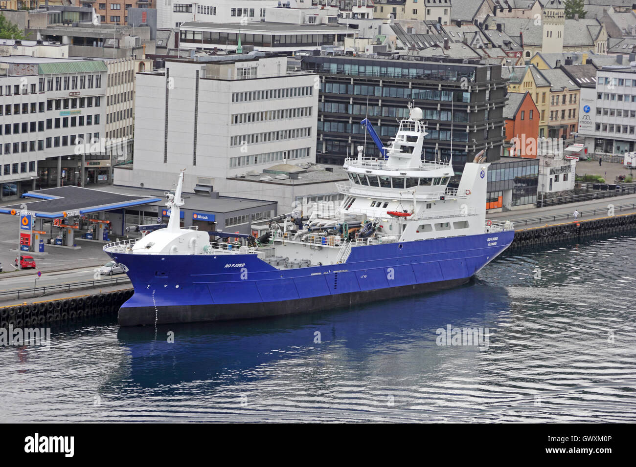 Fish carrier hi-res stock photography and images - Alamy