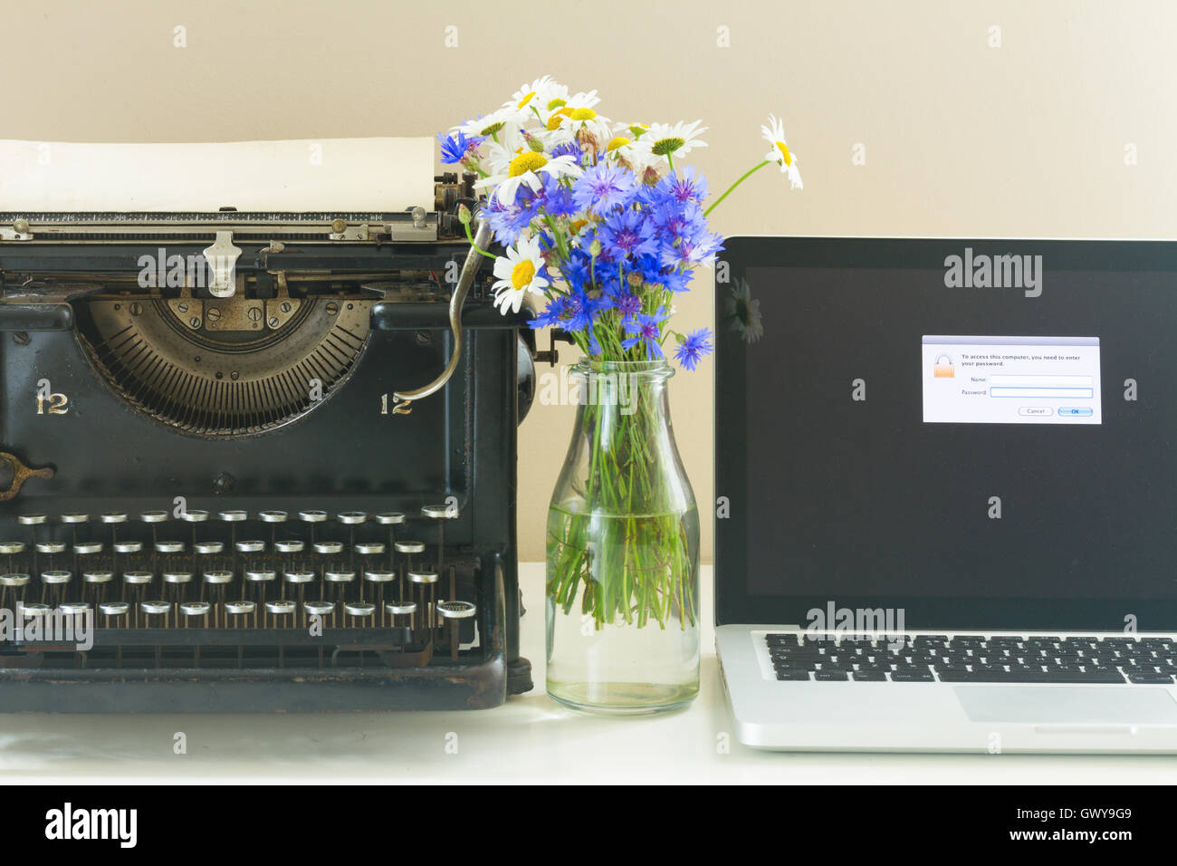 typewriter on table Stock Photo - Alamy