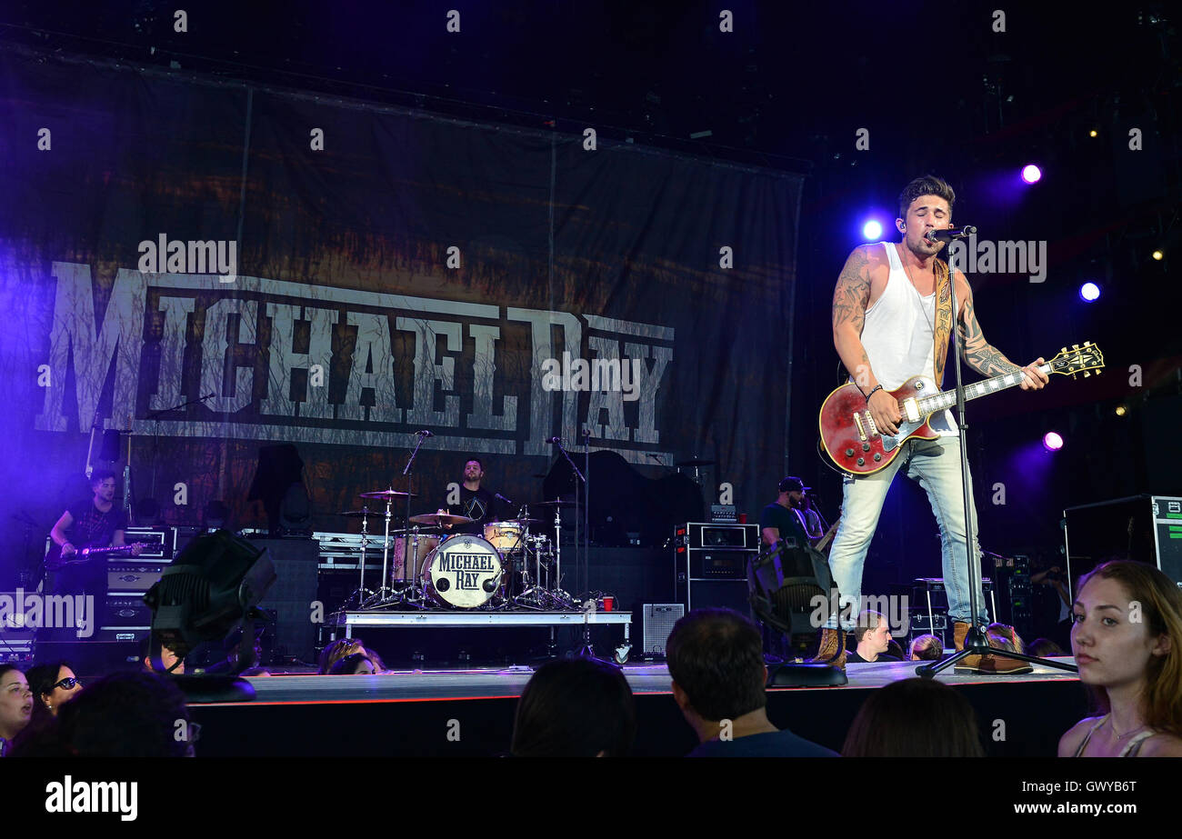 Darius Rucker's Good For A Good Time Tour at Perfect Vodka Amphitheatre ...