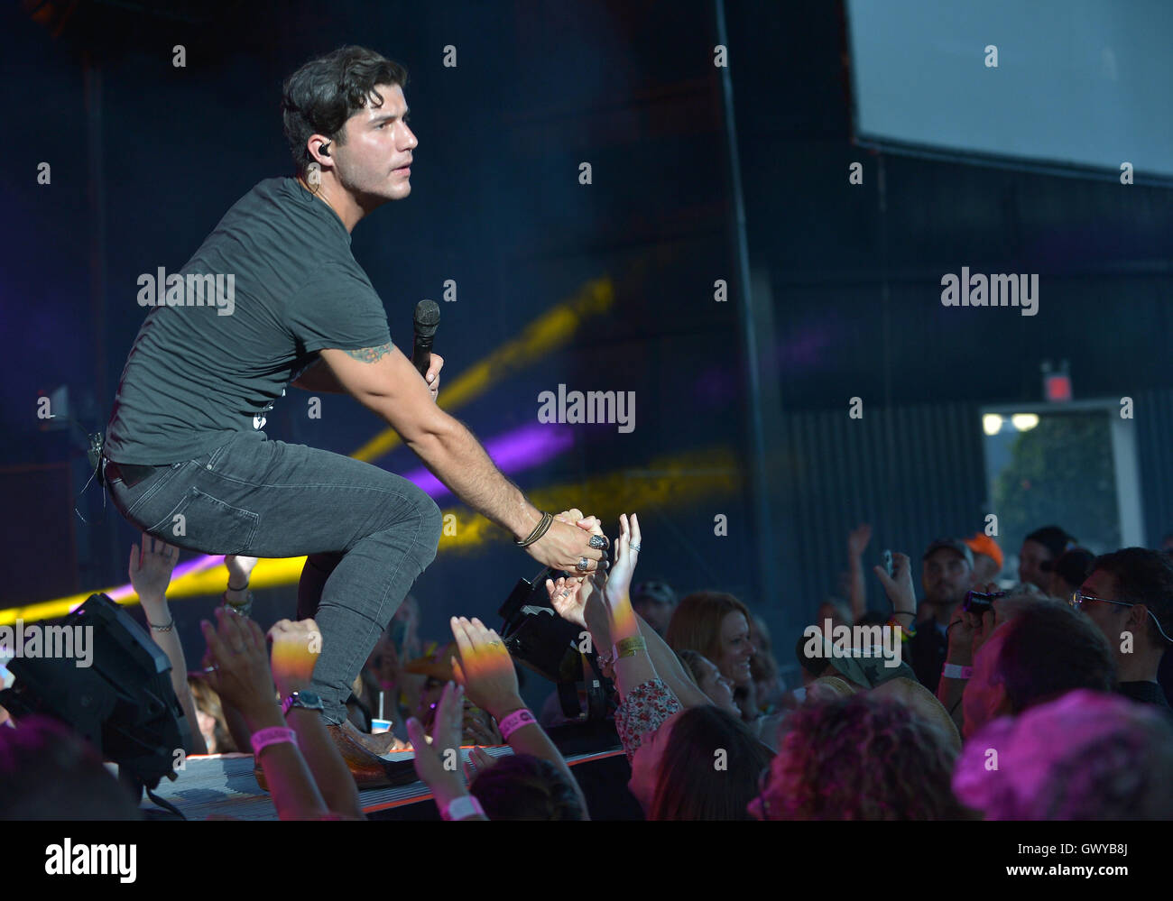 Darius Rucker's Good For A Good Time Tour at Perfect Vodka Amphitheatre ...