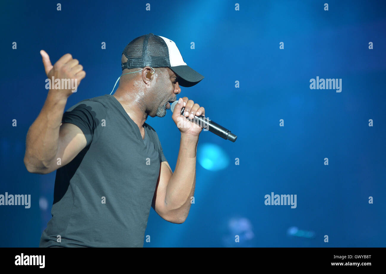 Darius Rucker's Good For A Good Time Tour at Perfect Vodka Amphitheatre ...