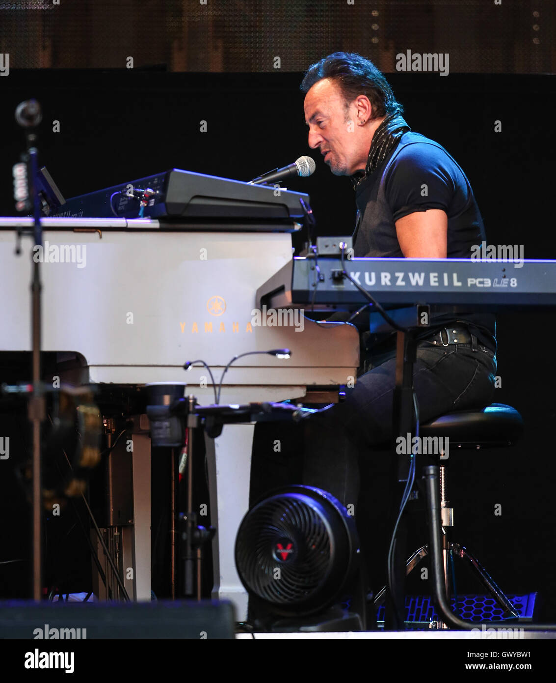 Bruce Springsteen and the E Street Band perform at Wembley Stadium ...