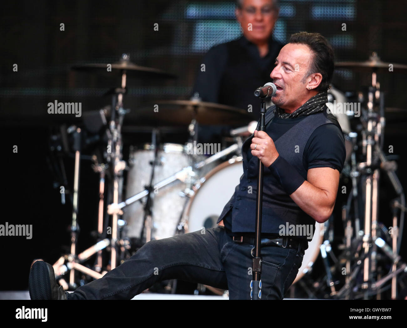 Bruce Springsteen and the E Street Band perform at Wembley Stadium ...