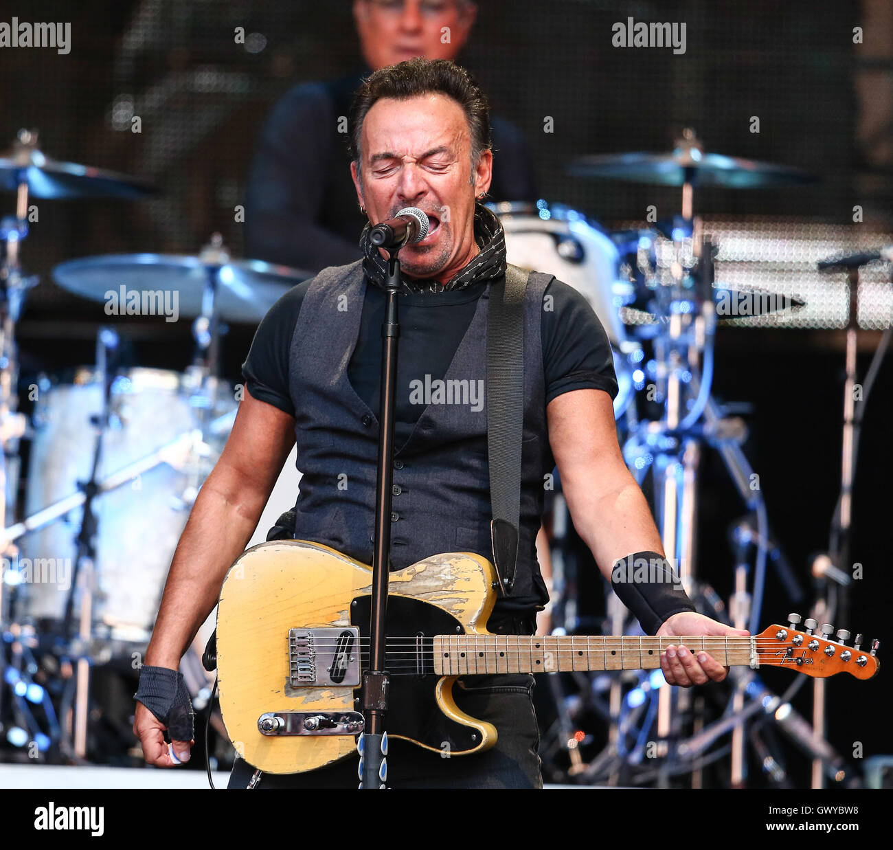 Bruce Springsteen and the E Street Band perform at Wembley Stadium ...