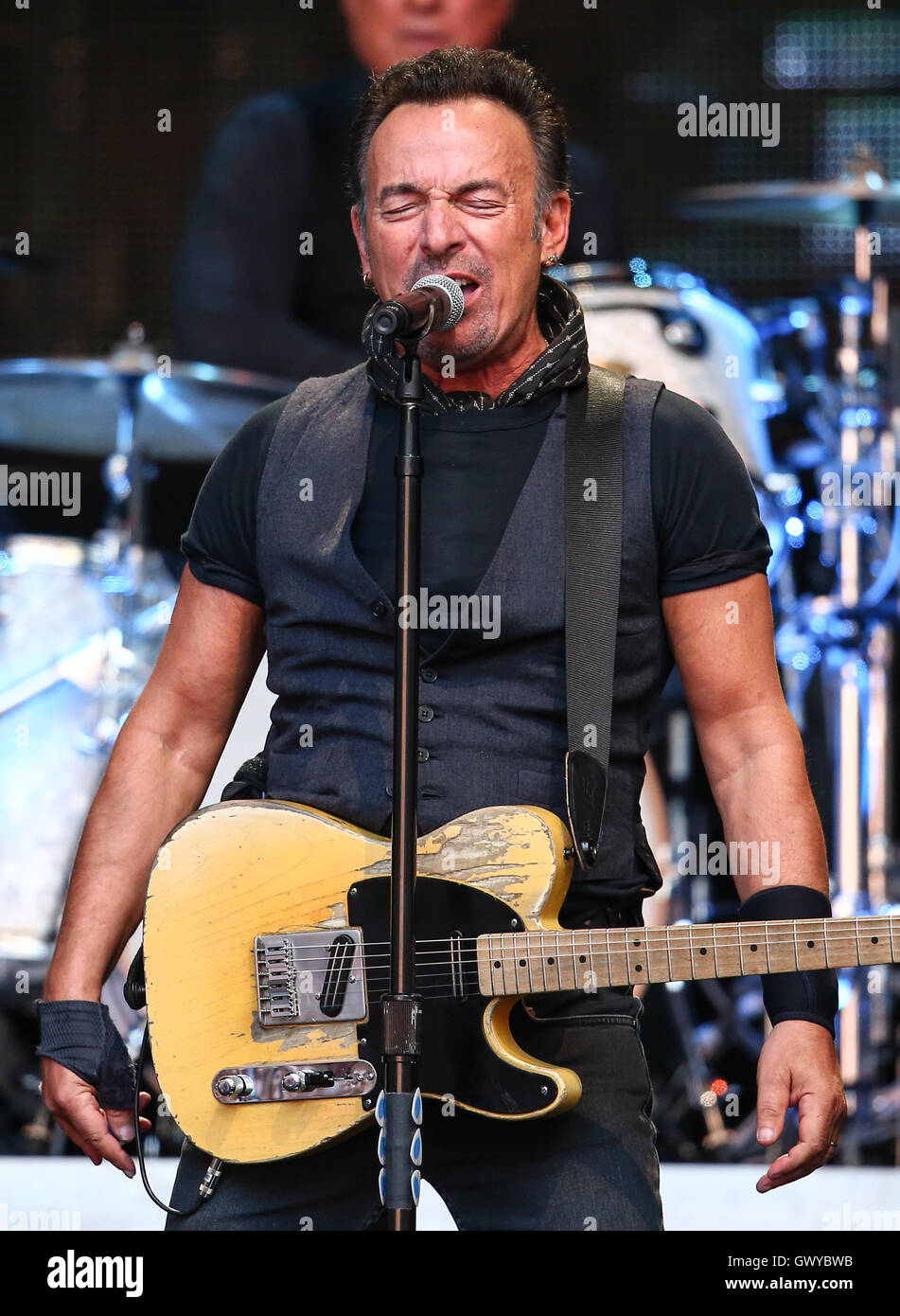 Bruce Springsteen and the E Street Band perform at Wembley Stadium ...