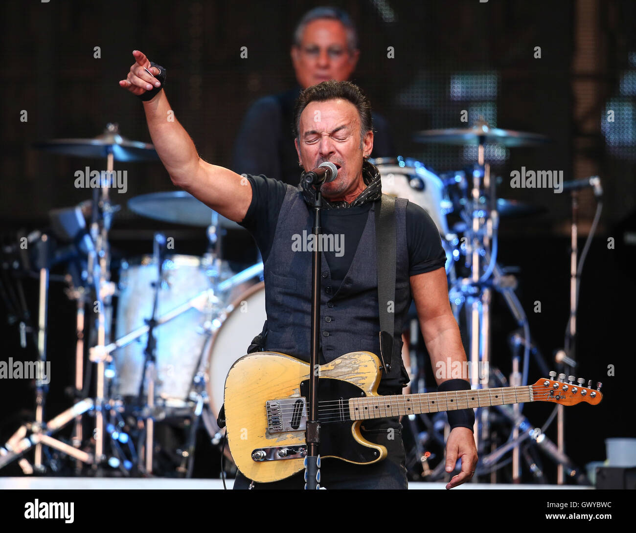 Bruce Springsteen and the E Street Band perform at Wembley Stadium ...
