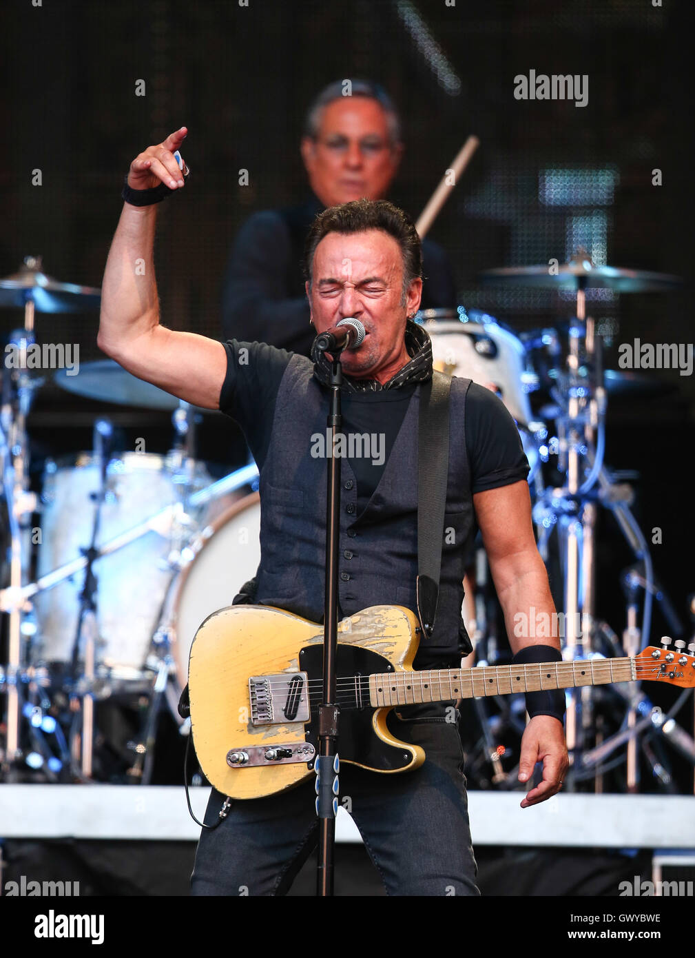 Bruce Springsteen and the E Street Band perform at Wembley Stadium ...
