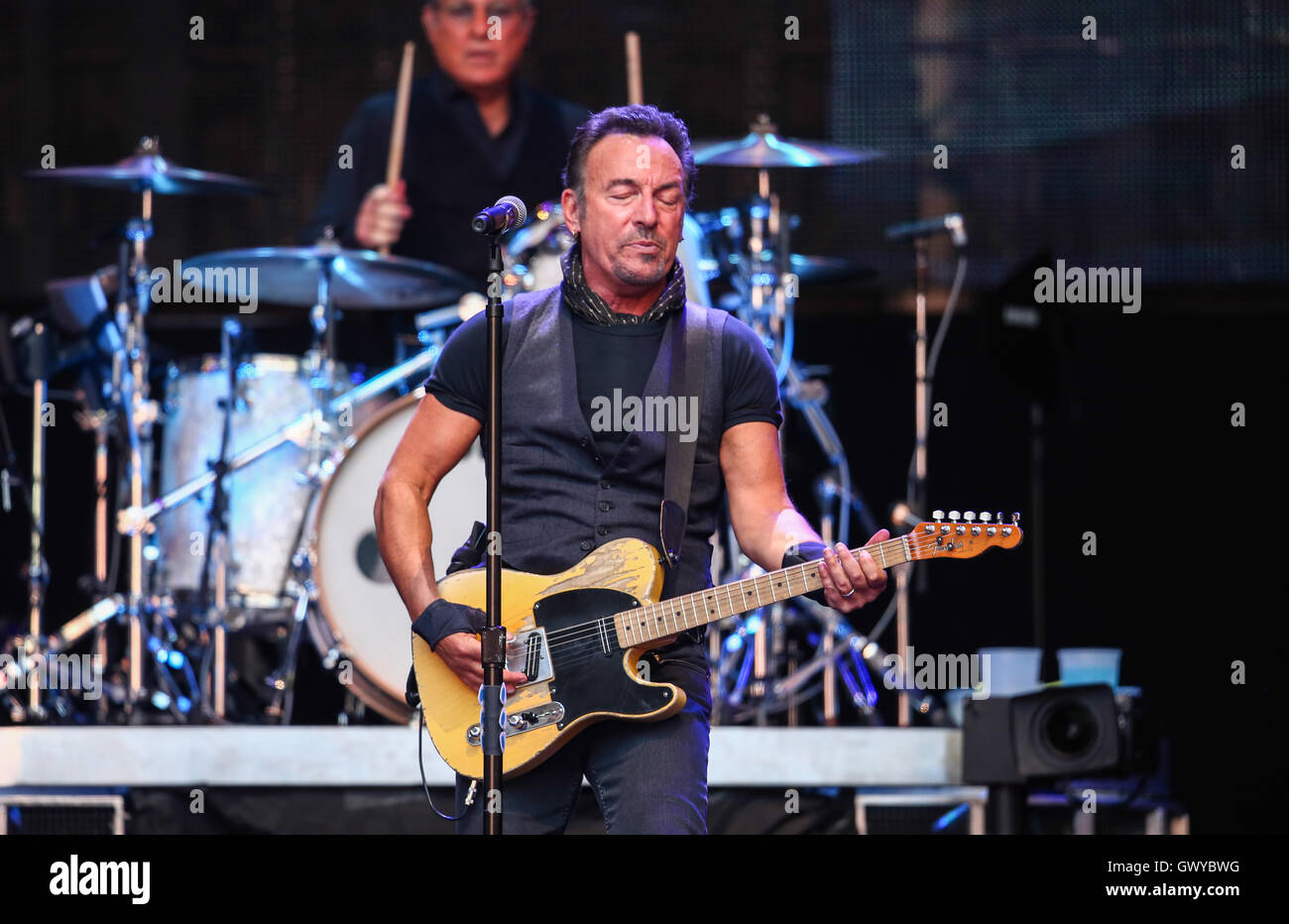 Bruce Springsteen and the E Street Band perform at Wembley Stadium ...