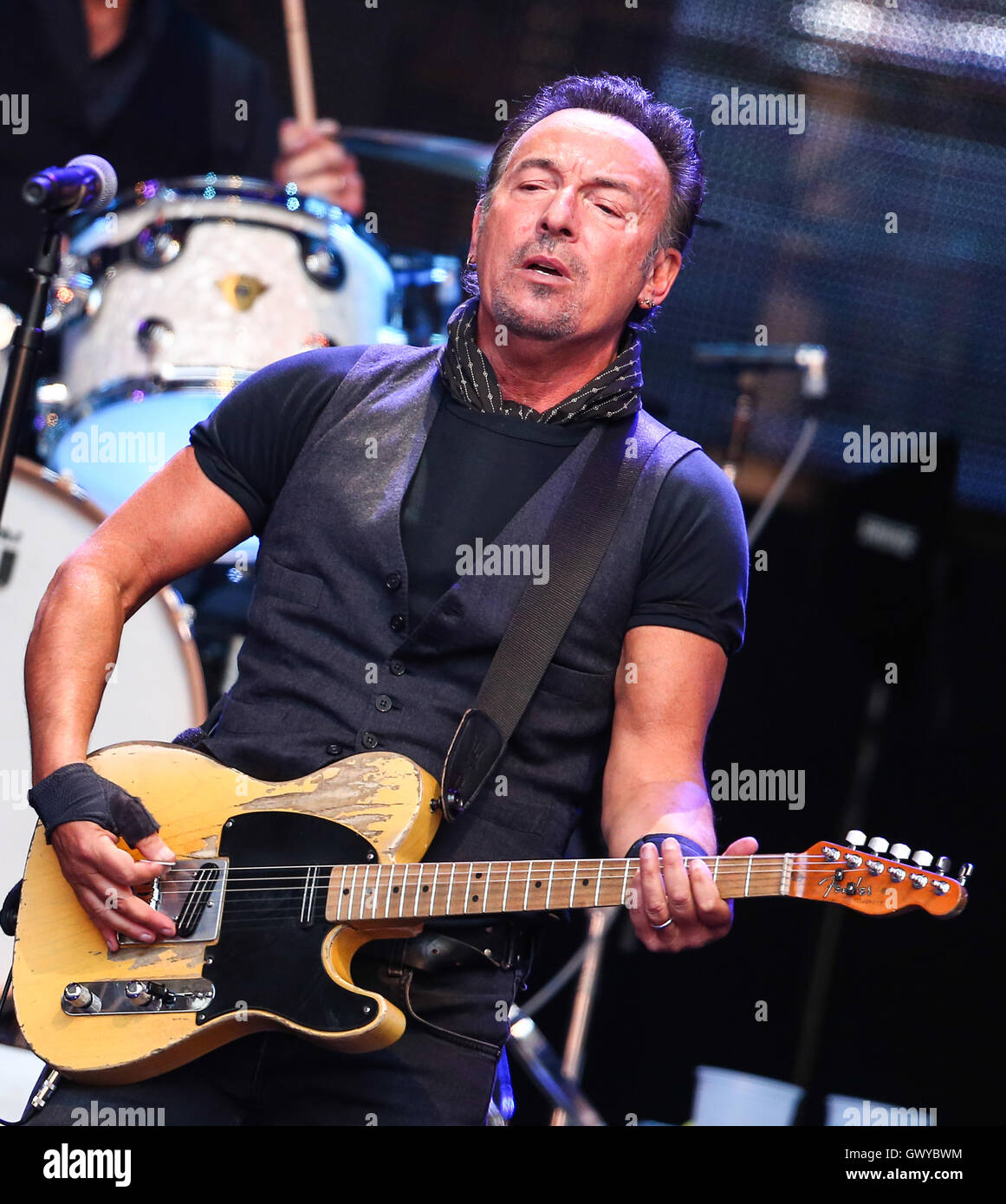 Bruce Springsteen and the E Street Band perform at Wembley Stadium ...