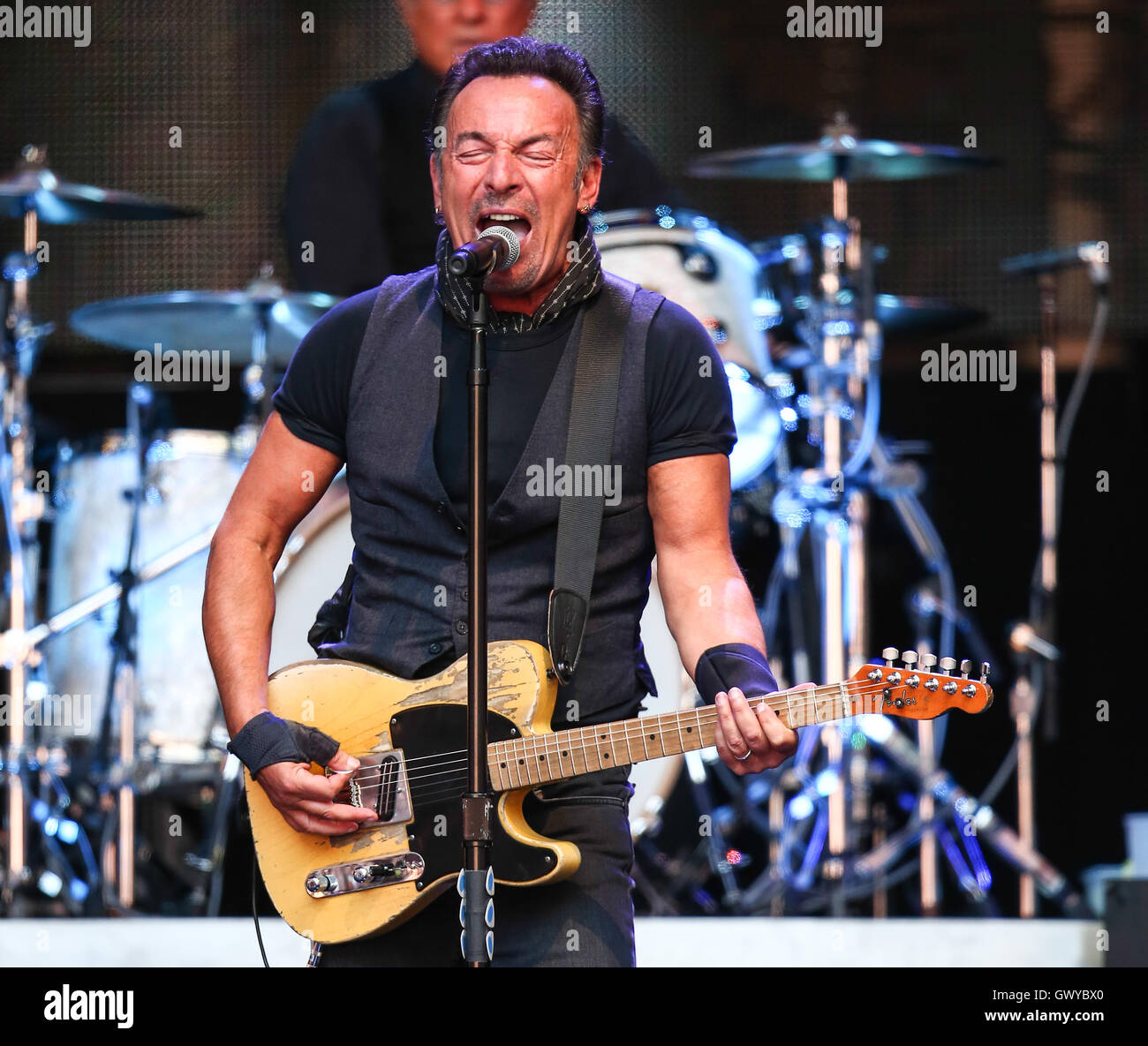 Bruce Springsteen and the E Street Band perform at Wembley Stadium ...