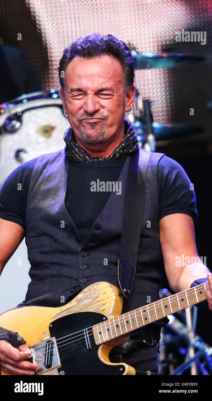 Bruce Springsteen and the E Street Band perform at Wembley Stadium ...