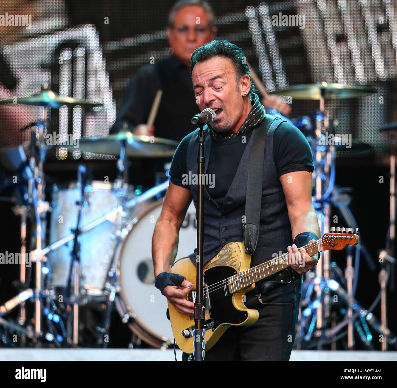 Bruce Springsteen and the E Street Band perform at Wembley Stadium ...