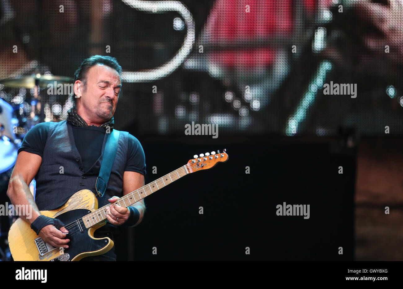 Bruce Springsteen and the E Street Band perform at Wembley Stadium ...