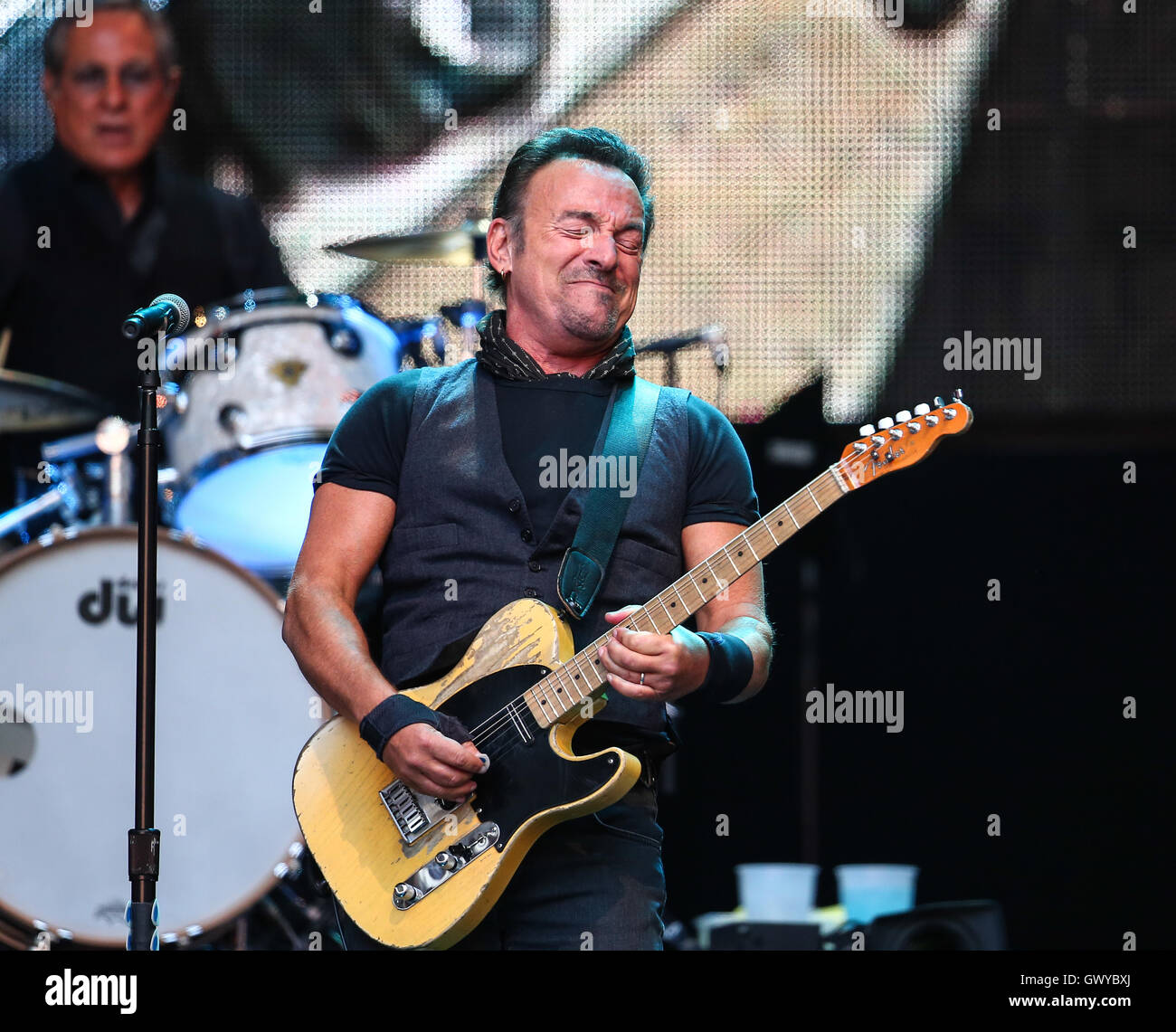 Bruce Springsteen and the E Street Band perform at Wembley Stadium ...