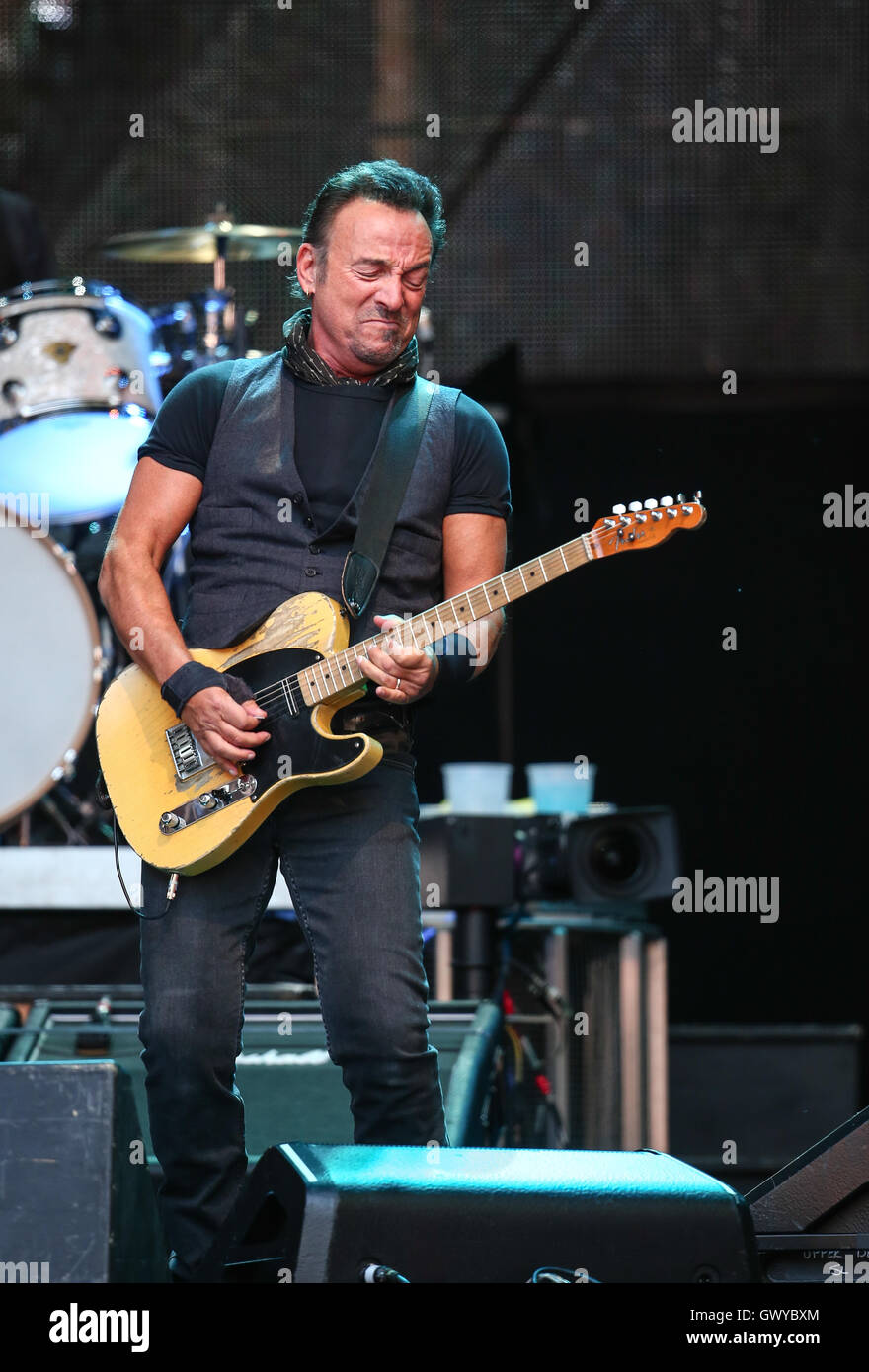 Bruce Springsteen and the E Street Band perform at Wembley Stadium ...