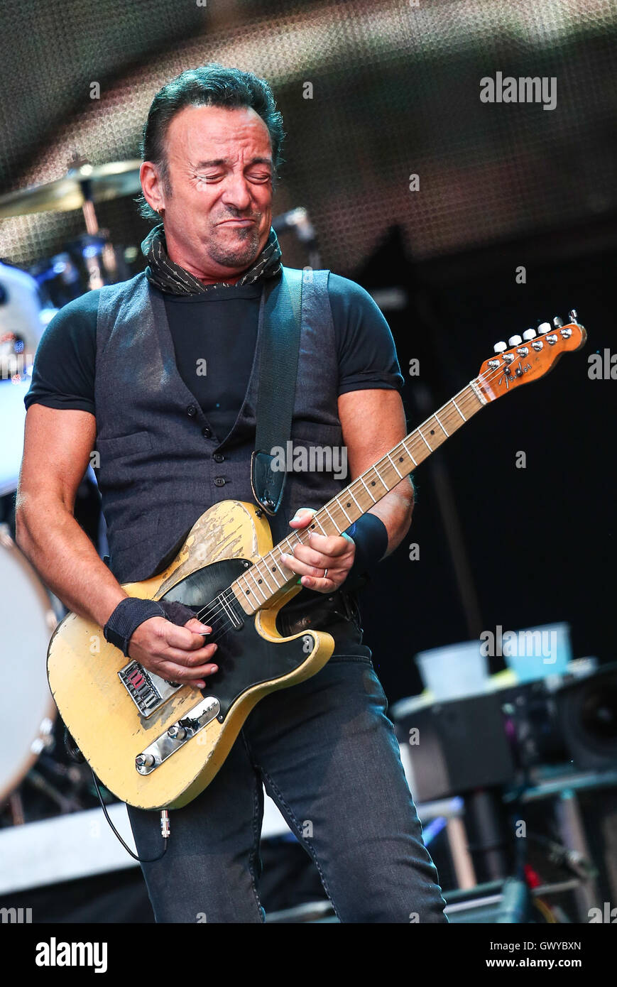 Bruce Springsteen and the E Street Band perform at Wembley Stadium ...