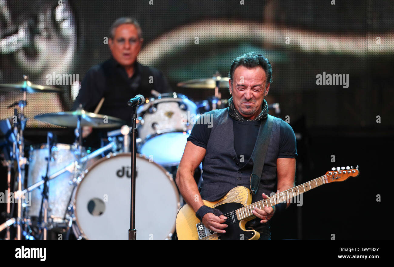 Bruce Springsteen and the E Street Band perform at Wembley Stadium ...