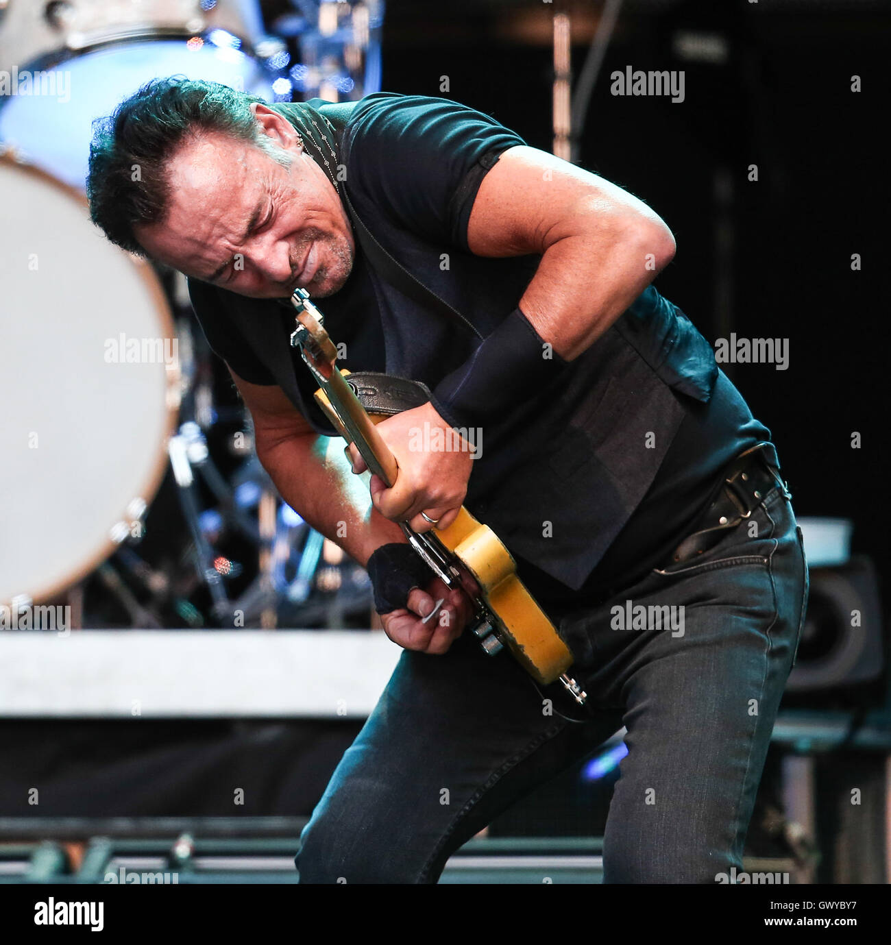 Bruce Springsteen and the E Street Band perform at Wembley Stadium ...