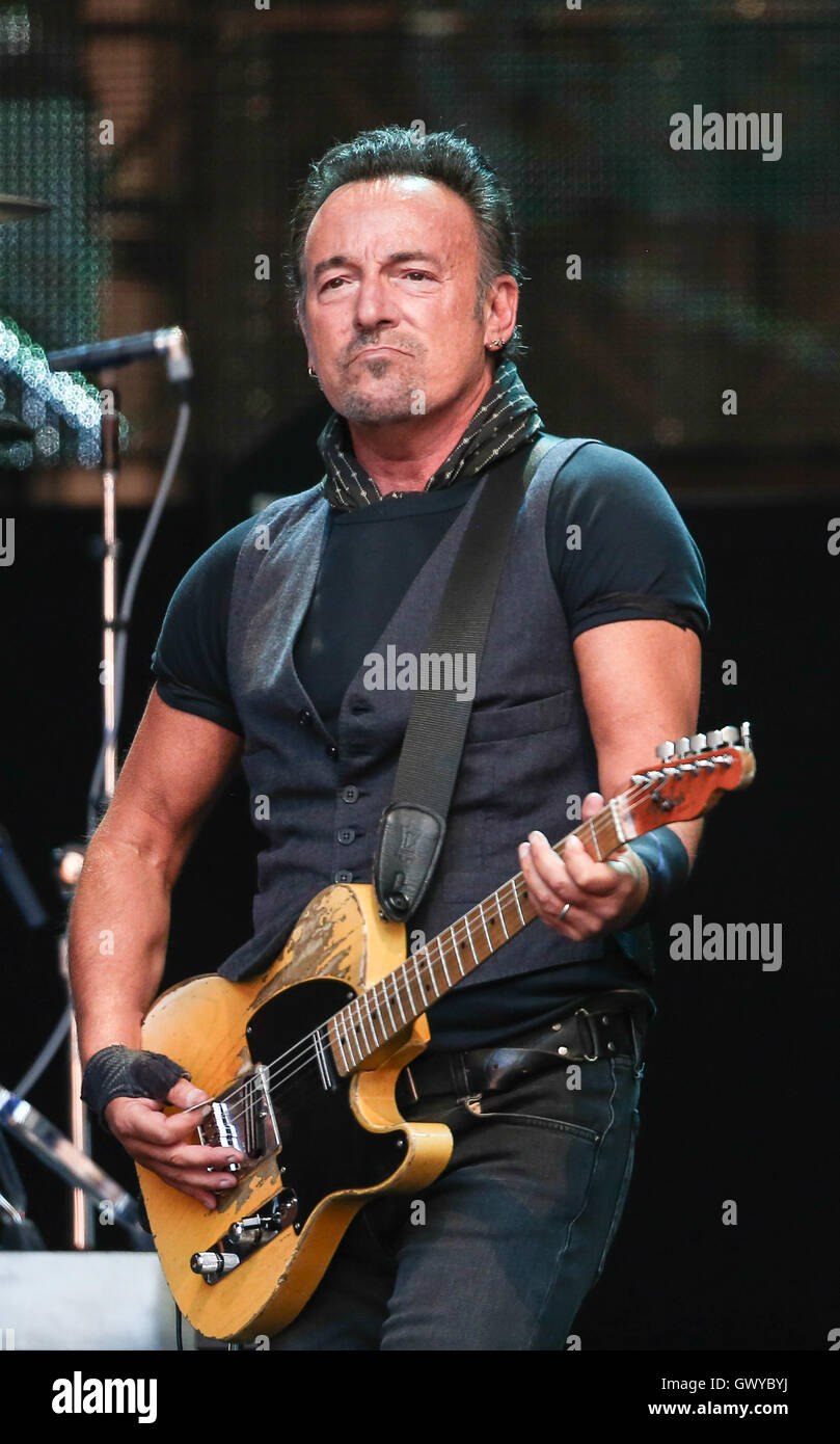 Bruce Springsteen and the E Street Band perform at Wembley Stadium ...