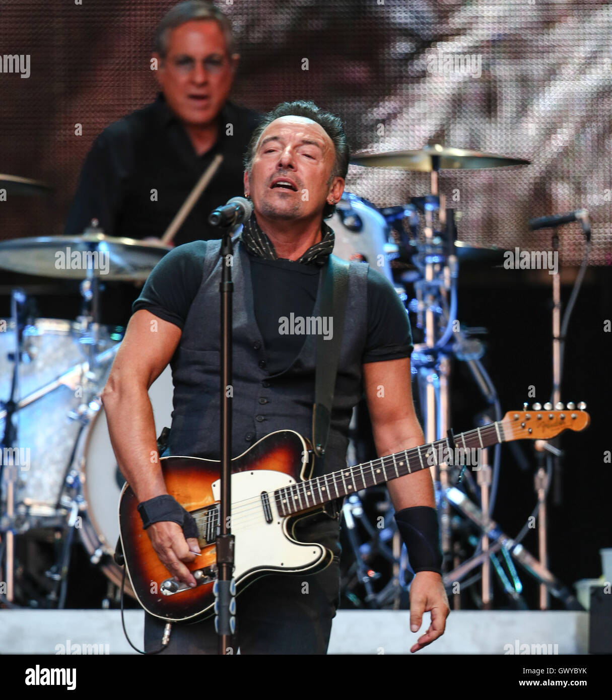 Bruce Springsteen and the E Street Band perform at Wembley Stadium ...