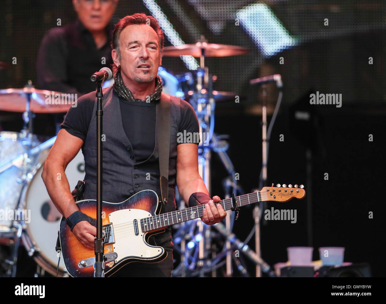 Bruce Springsteen and the E Street Band perform at Wembley Stadium ...