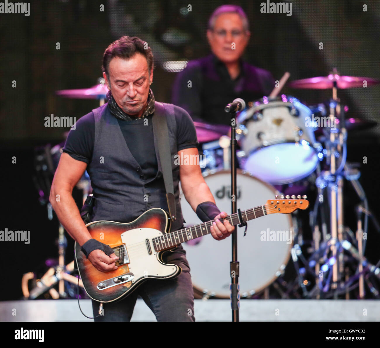 Bruce Springsteen and the E Street Band perform at Wembley Stadium ...