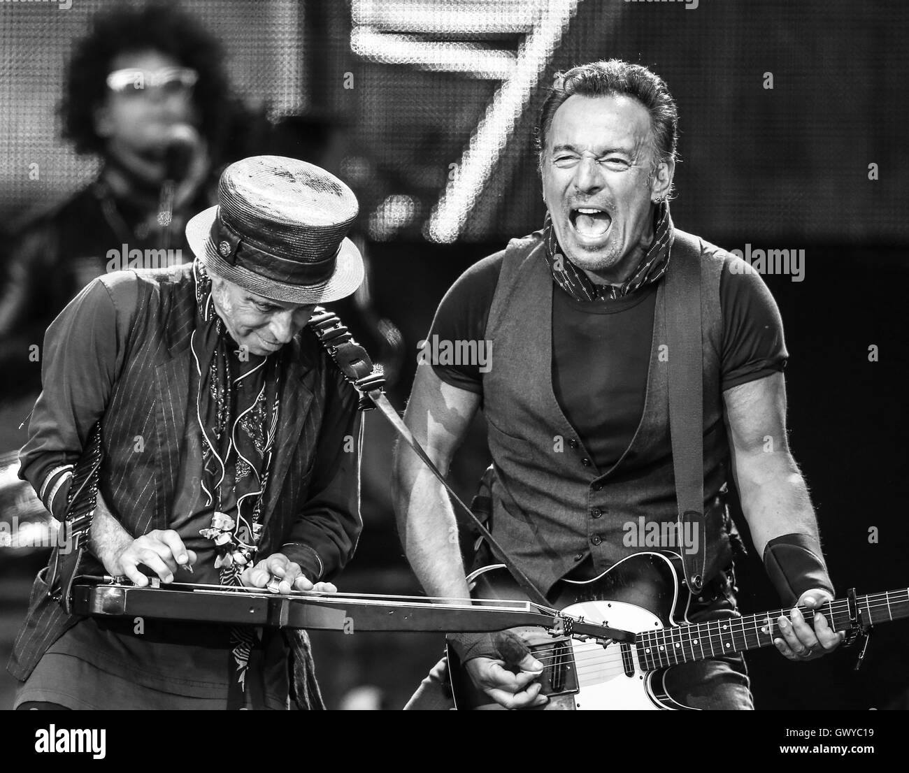 Bruce Springsteen and the E Street Band perform at Wembley Stadium ...