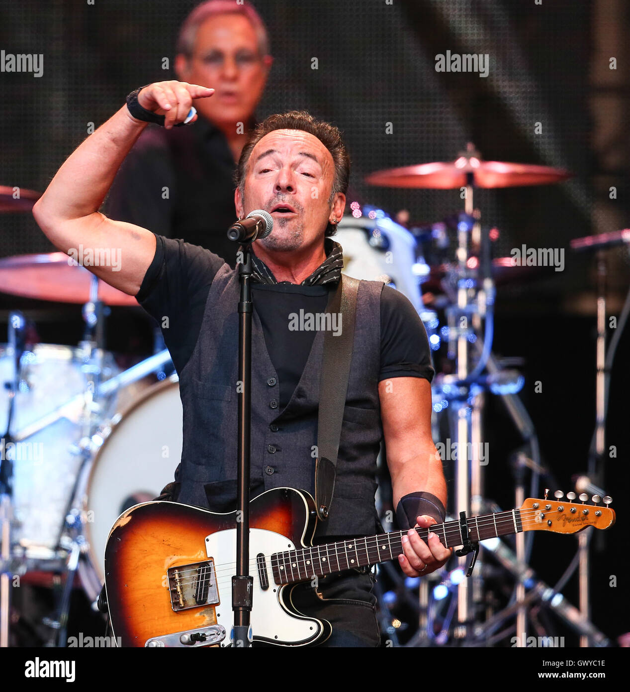 Bruce Springsteen and the E Street Band perform at Wembley Stadium ...