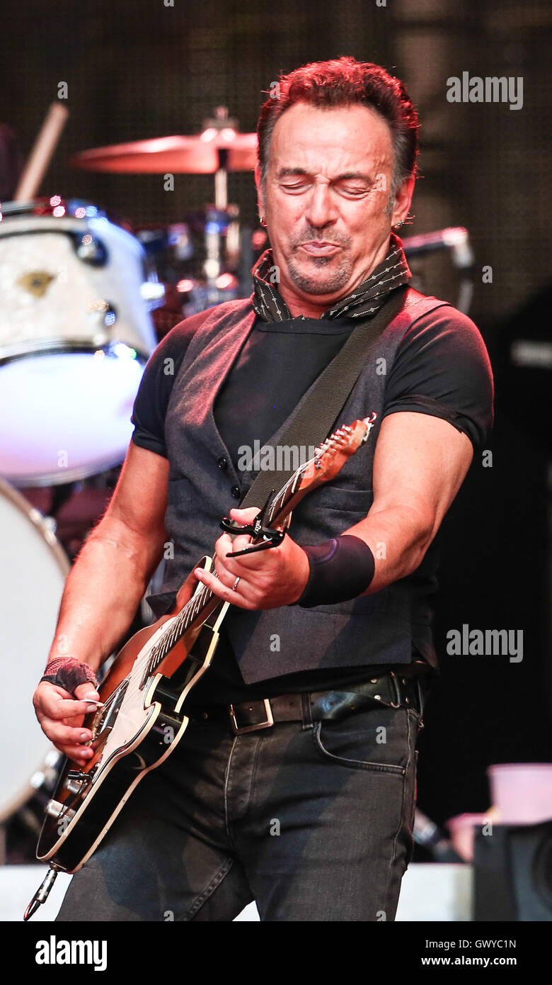 Bruce Springsteen and the E Street Band perform at Wembley Stadium ...