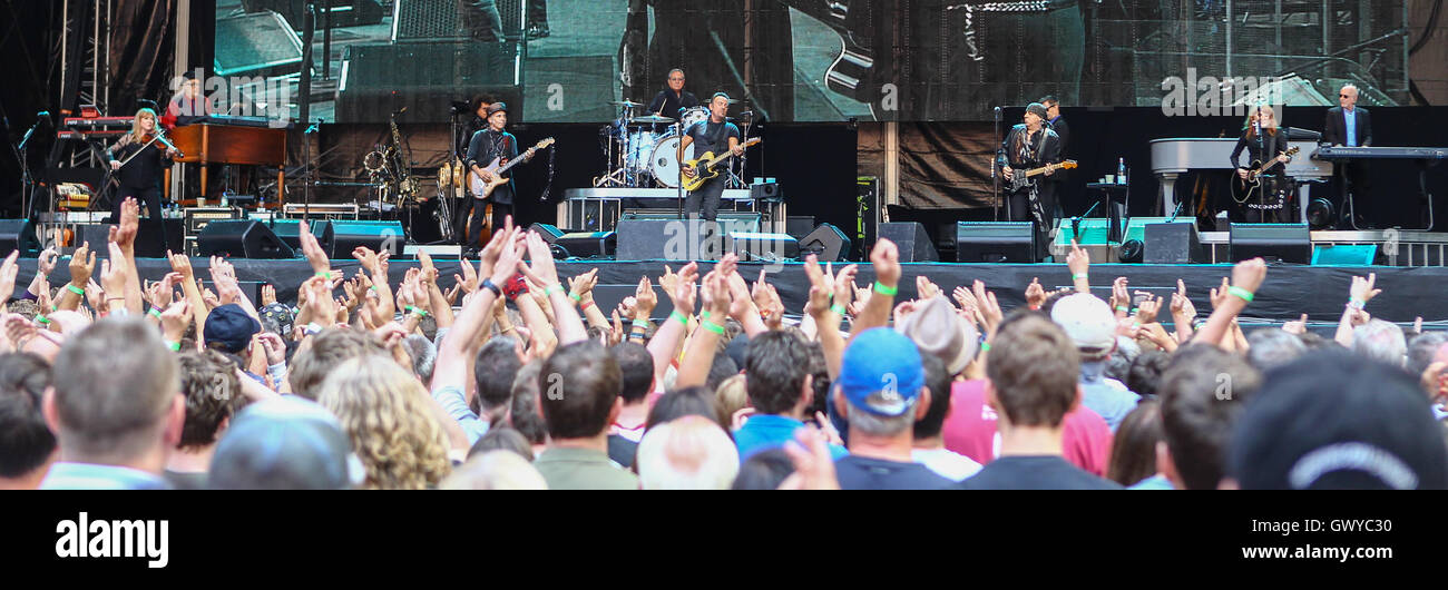 Bruce Springsteen and the E Street Band perform at Wembley Stadium ...