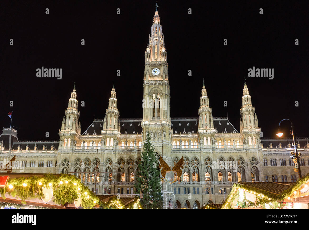 Traditional Christmas market at Rathaus in Vienna at night, Austria ...