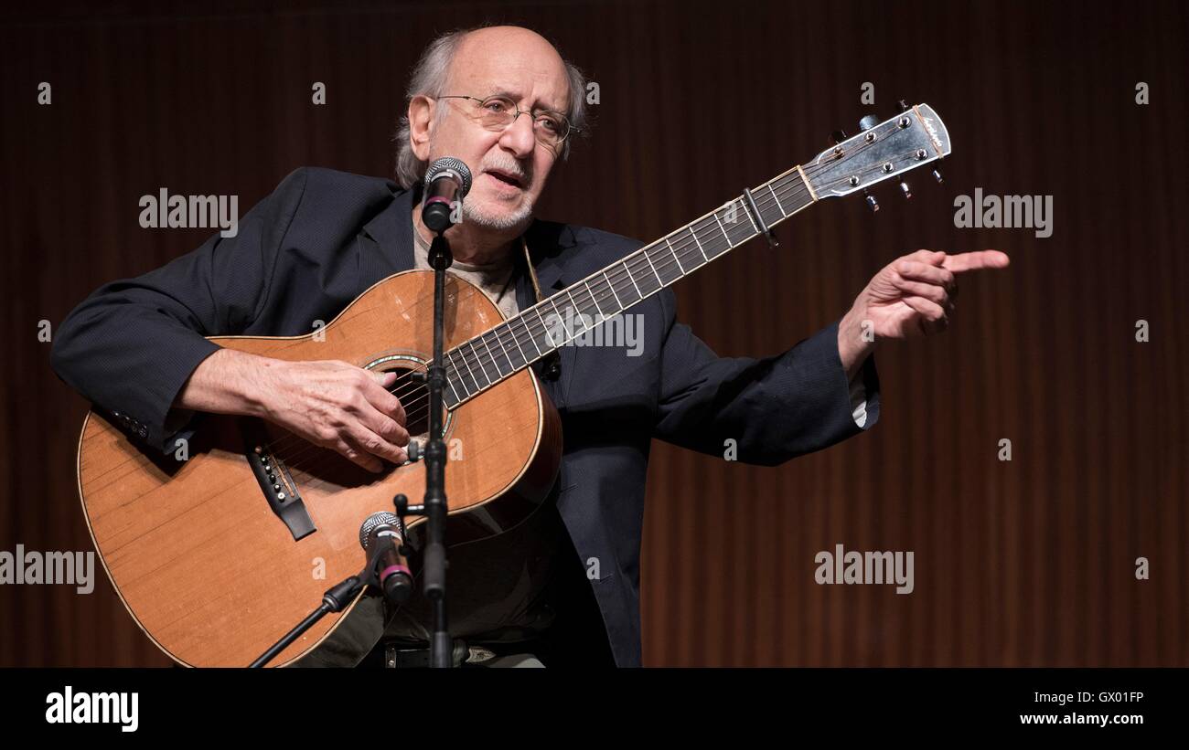 Peter yarrow hi-res stock photography and images - Alamy