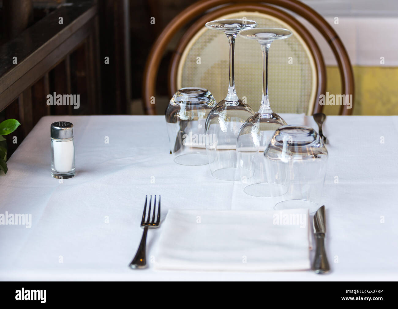 Fancy restaurant table hi-res stock photography and images - Alamy