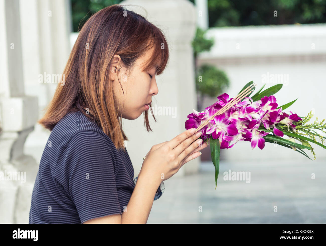 Flowers in girls hands hi-res stock photography and images - Alamy