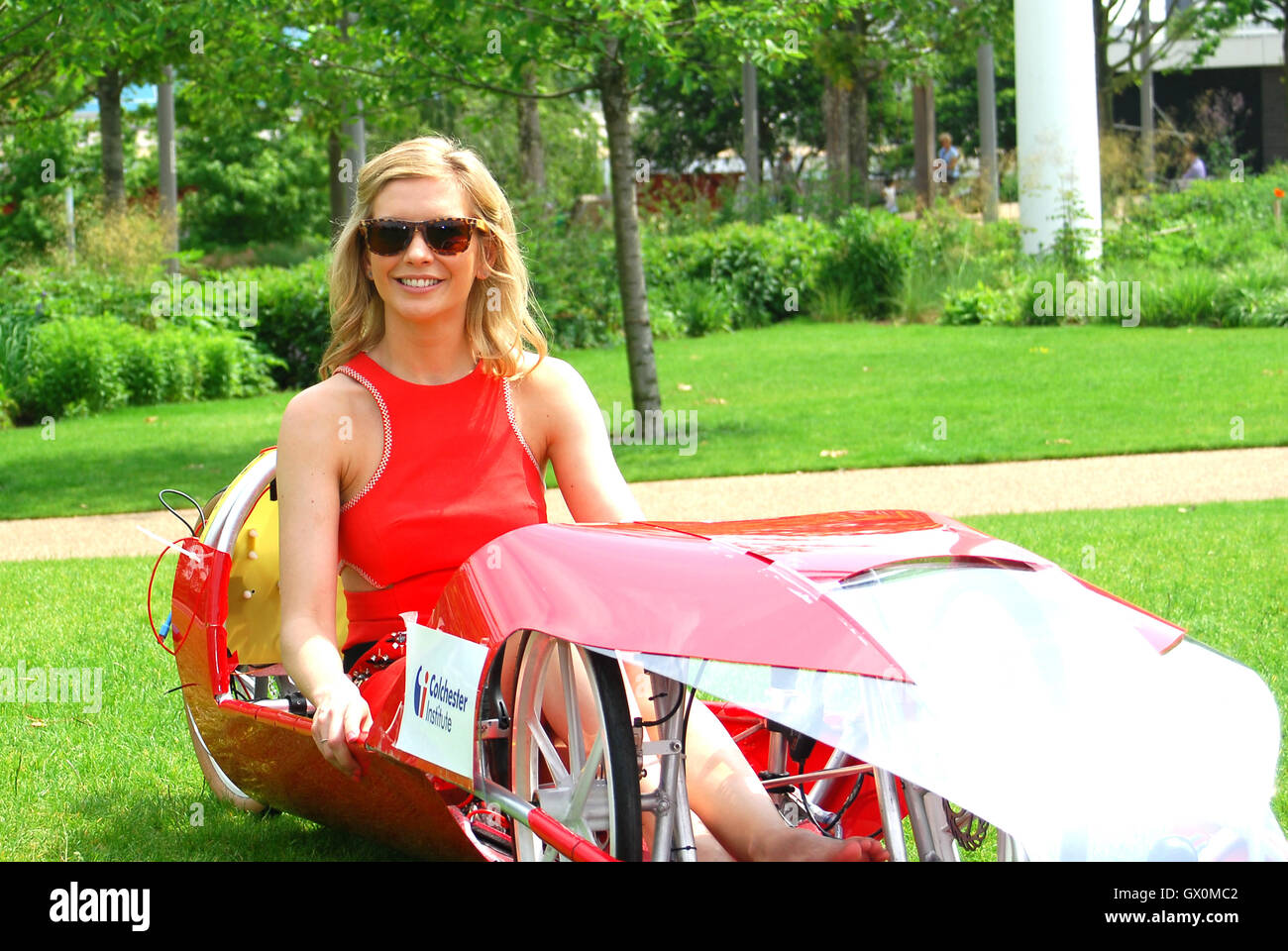 Rachel Riley meets engineering students from Shell Eco-marathon at ...