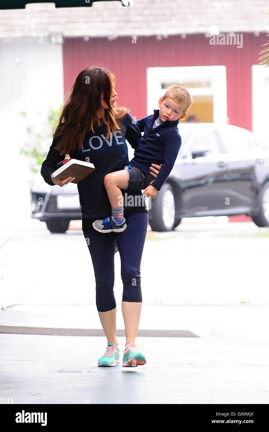 Jennifer Garner with her son Samuel out for breakfast Featuring ...