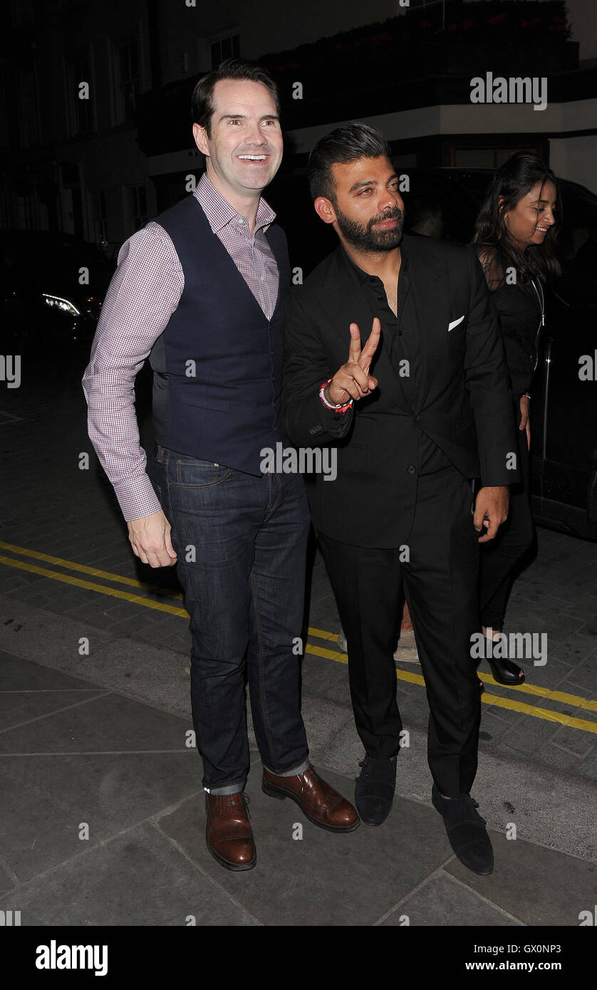 Kourtney Kardashian enjoys a night out at Lou Lou's private members ...