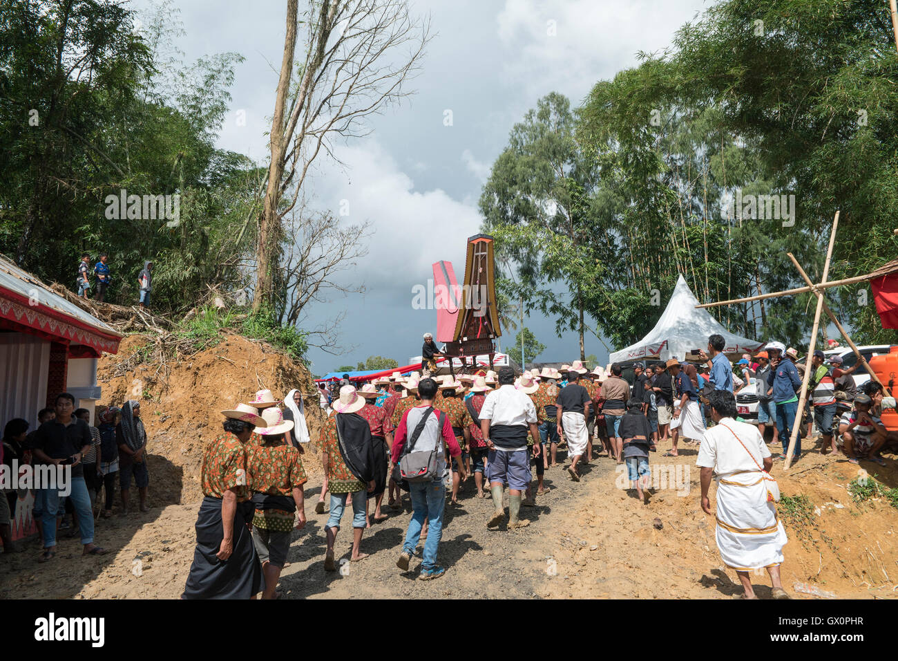 The death body inside the coffin put in to the Lantang (huts) to be ...
