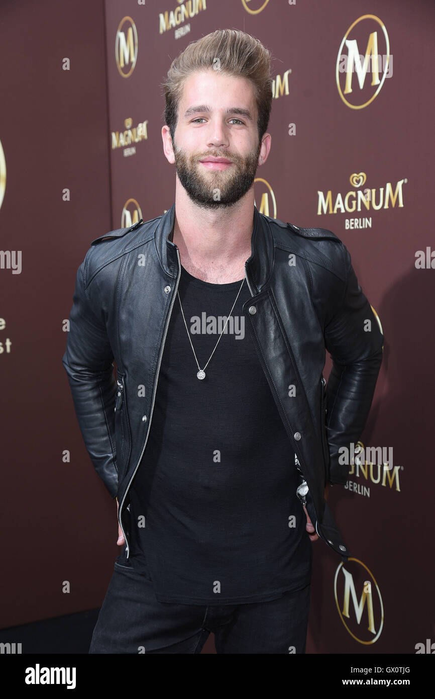 Magnum Chocolate Hour at Magnum Pleasure Store at Kurfuerstendamm ...