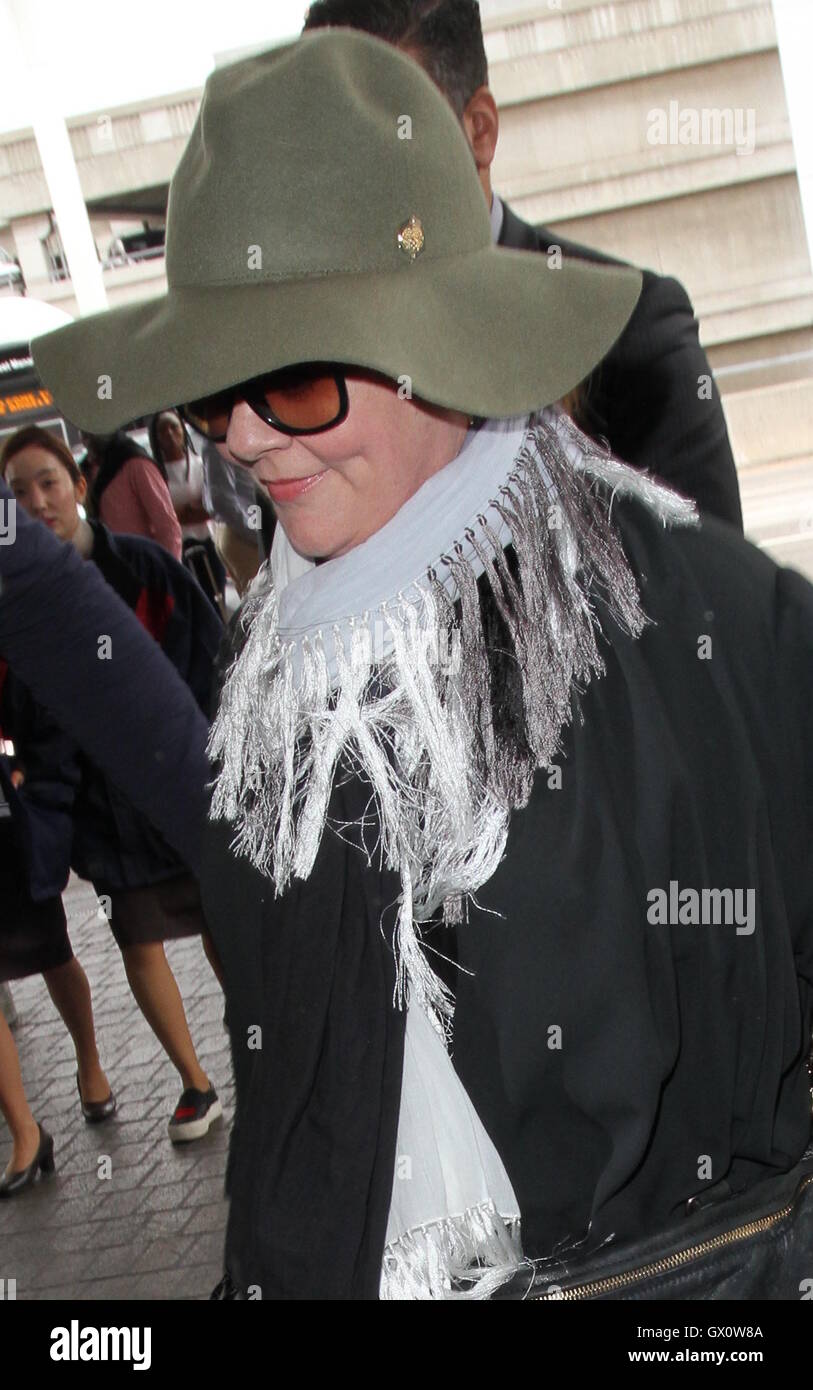 Melissa McCarthy leaves the airport with a smile on her face Featuring ...