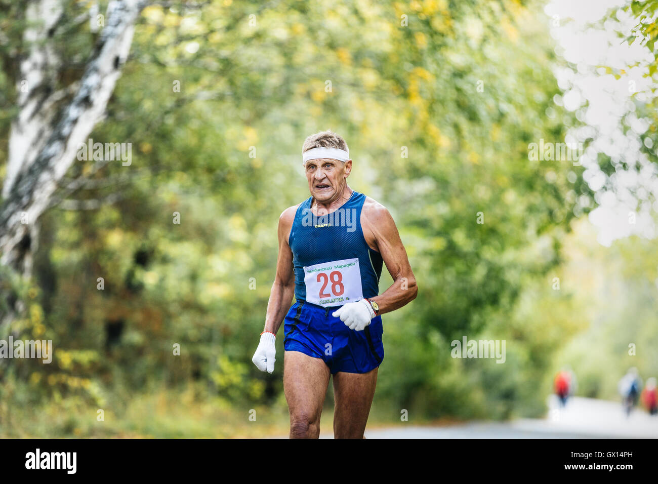 oldest male runner running in autumn Park during City marathon Stock ...