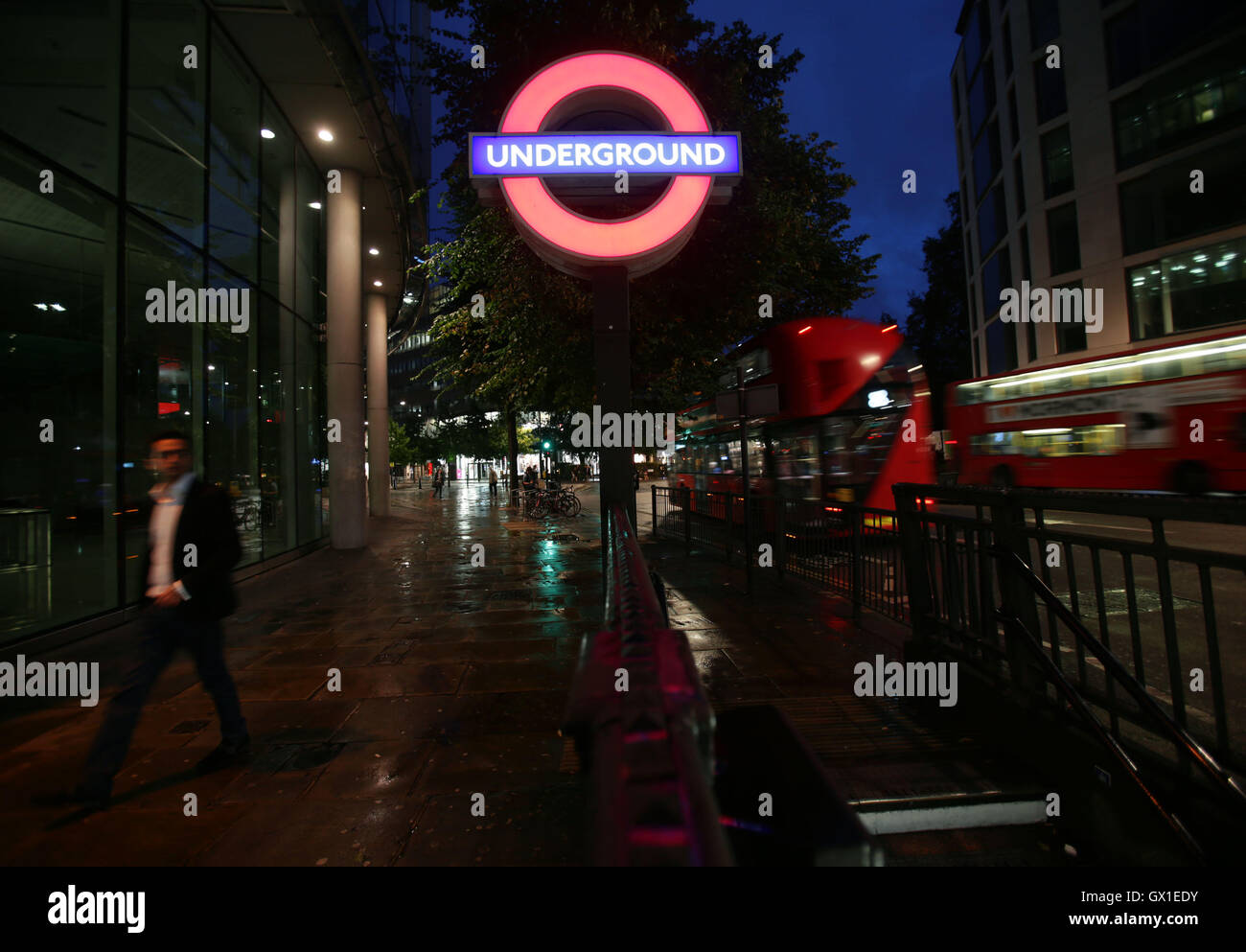 London underground st pauls hi-res stock photography and images - Alamy